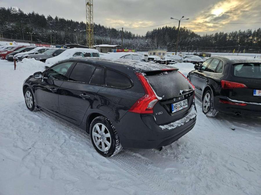 Grey Volvo V60 2012 in Vilnius, with an engine capacity of 1.60 L and mileage of 264 thousand km for 4800 €, photo 3 on AUTOMOTO.COM.LV