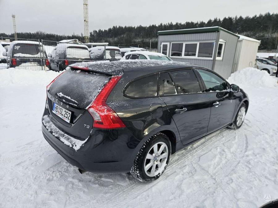 Grey Volvo V60 2012 in Vilnius, with an engine capacity of 1.60 L and mileage of 264 thousand km for 4800 €, photo 4 on AUTOMOTO.COM.LV