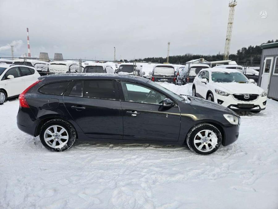 Grey Volvo V60 2012 in Vilnius, with an engine capacity of 1.60 L and mileage of 264 thousand km for 4800 €, photo 5 on AUTOMOTO.COM.LV