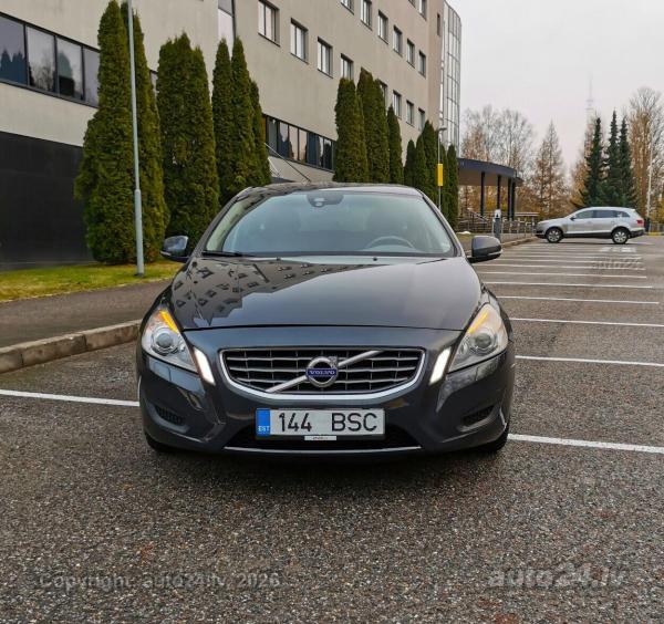Pelēks Volvo V60 2012 Tartu, ar dzinēja tilpumu 2.00 L un nobraukumu 299 tūkst. km par 6200 €, foto 2 vietnē AUTOMOTO.COM.LV