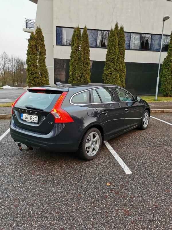 Pelēks Volvo V60 2012 Tartu, ar dzinēja tilpumu 2.00 L un nobraukumu 299 tūkst. km par 6200 €, foto 6 vietnē AUTOMOTO.COM.LV