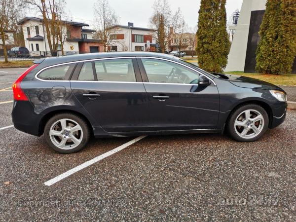 Pelēks Volvo V60 2012 Tartu, ar dzinēja tilpumu 2.00 L un nobraukumu 299 tūkst. km par 6200 €, foto 7 vietnē AUTOMOTO.COM.LV