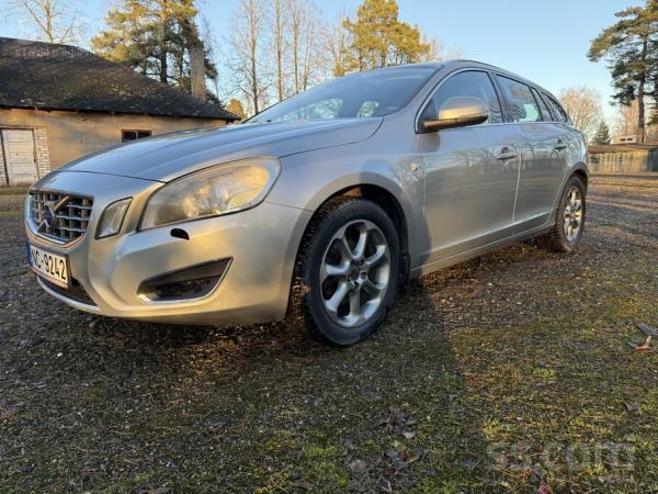 Grey Volvo V60 2012 in Tukums, with an engine capacity of 2.00 L and mileage of 295 thousand km for 5400 €, photo 1 on AUTOMOTO.COM.LV
