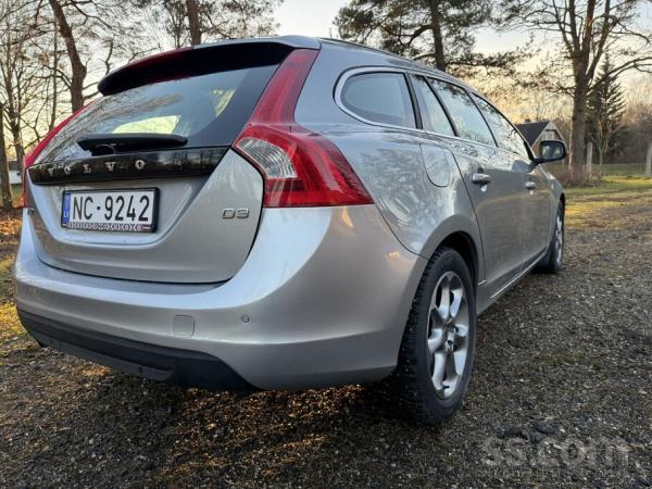 Grey Volvo V60 2012 in Tukums, with an engine capacity of 2.00 L and mileage of 295 thousand km for 5400 €, photo 3 on AUTOMOTO.COM.LV