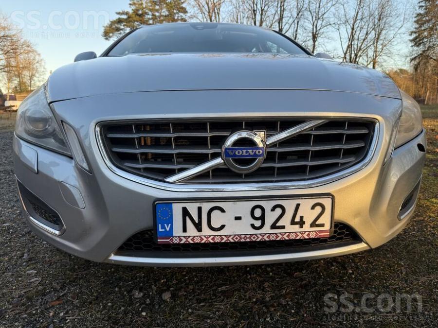 Pelēks Volvo V60 2012 Tukums, ar dzinēja tilpumu 2.00 L un nobraukumu 295 tūkst. km par 5400 €, foto 5 vietnē AUTOMOTO.COM.LV