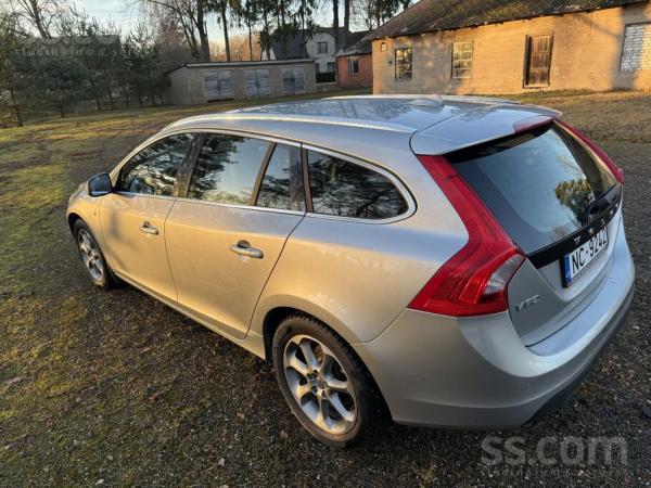 Grey Volvo V60 2012 in Tukums, with an engine capacity of 2.00 L and mileage of 295 thousand km for 5400 €, photo 6 on AUTOMOTO.COM.LV