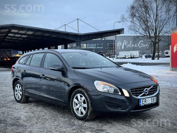 Pelēks Volvo V60 2012 Rīga, ar dzinēja tilpumu 2.00 L un nobraukumu 282 tūkst. km par 5500 €, foto 2 vietnē AUTOMOTO.COM.LV