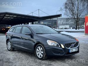 Grey Volvo V60 2012 in Riga, with an engine capacity of 2.00 L and mileage of 282 thousand km for 5500 €, photo 2 on AUTOMOTO.COM.LV
