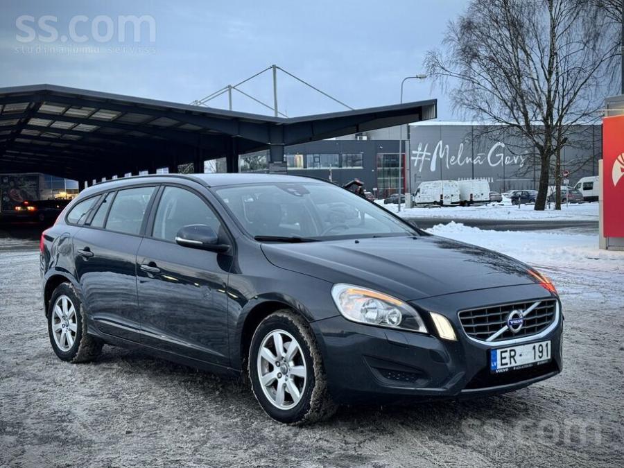 Grey Volvo V60 2012 in Riga, with an engine capacity of 2.00 L and mileage of 282 thousand km for 5500 €, photo 2 on AUTOMOTO.COM.LV