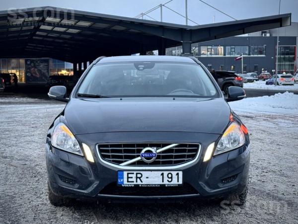 Pelēks Volvo V60 2012 Rīga, ar dzinēja tilpumu 2.00 L un nobraukumu 282 tūkst. km par 5500 €, foto 3 vietnē AUTOMOTO.COM.LV