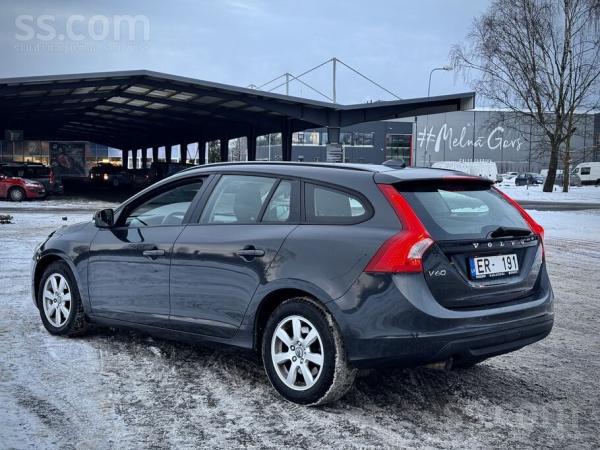 Pelēks Volvo V60 2012 Rīga, ar dzinēja tilpumu 2.00 L un nobraukumu 282 tūkst. km par 5500 €, foto 6 vietnē AUTOMOTO.COM.LV