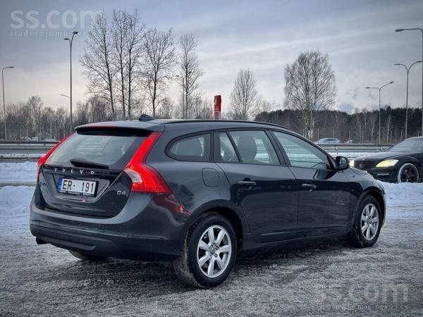 Pelēks Volvo V60 2012 Rīga, ar dzinēja tilpumu 2.00 L un nobraukumu 282 tūkst. km par 5500 €, foto 7 vietnē AUTOMOTO.COM.LV