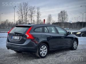 Grey Volvo V60 2012 in Riga, with an engine capacity of 2.00 L and mileage of 282 thousand km for 5500 €, photo 7 on AUTOMOTO.COM.LV
