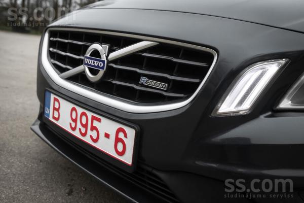 Pelēks Volvo V60 2012 Jūrmala, ar dzinēja tilpumu 2.40 L un nobraukumu 0 tūkst. km par 8590 €, foto 3 vietnē AUTOMOTO.COM.LV