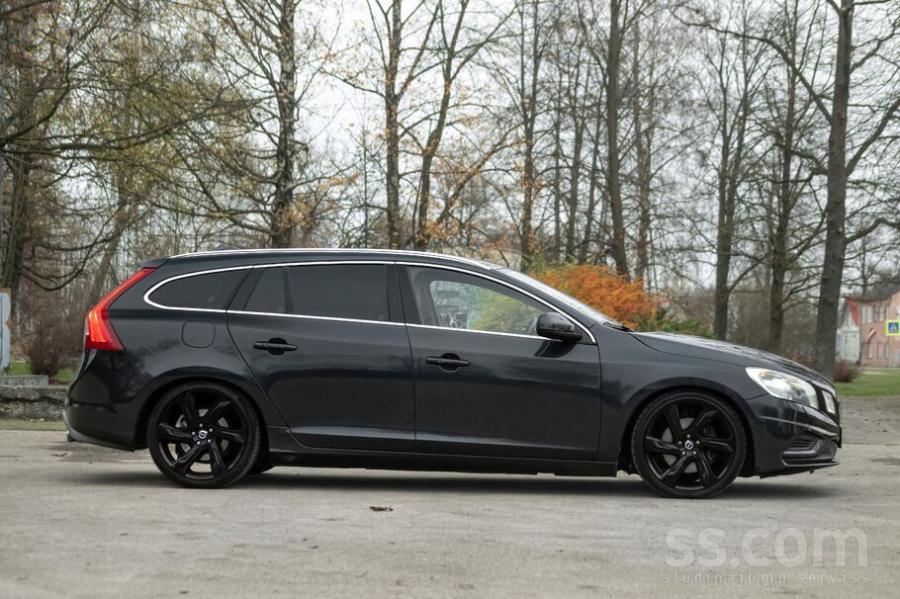 Pelēks Volvo V60 2012 Jūrmala, ar dzinēja tilpumu 2.40 L un nobraukumu 0 tūkst. km par 8590 €, foto 7 vietnē AUTOMOTO.COM.LV