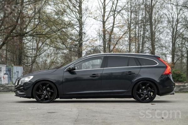 Pelēks Volvo V60 2012 Jūrmala, ar dzinēja tilpumu 2.40 L un nobraukumu 0 tūkst. km par 8590 €, foto 8 vietnē AUTOMOTO.COM.LV
