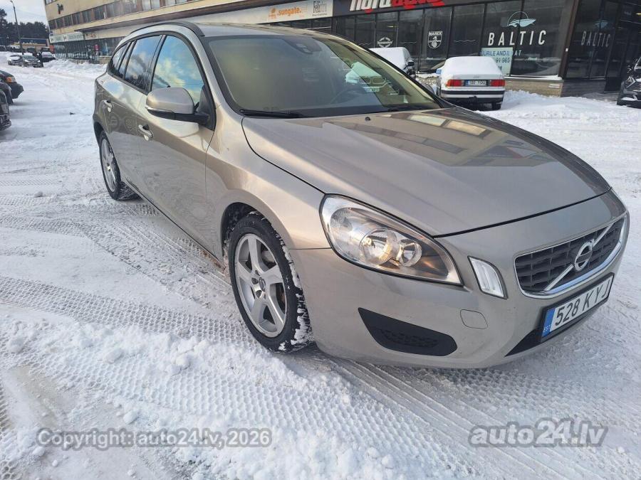Pelēks Volvo V60 2012 Tallina, ar dzinēja tilpumu 1.60 L un nobraukumu 0 tūkst. km par 4890 €, foto 2 vietnē AUTOMOTO.COM.LV