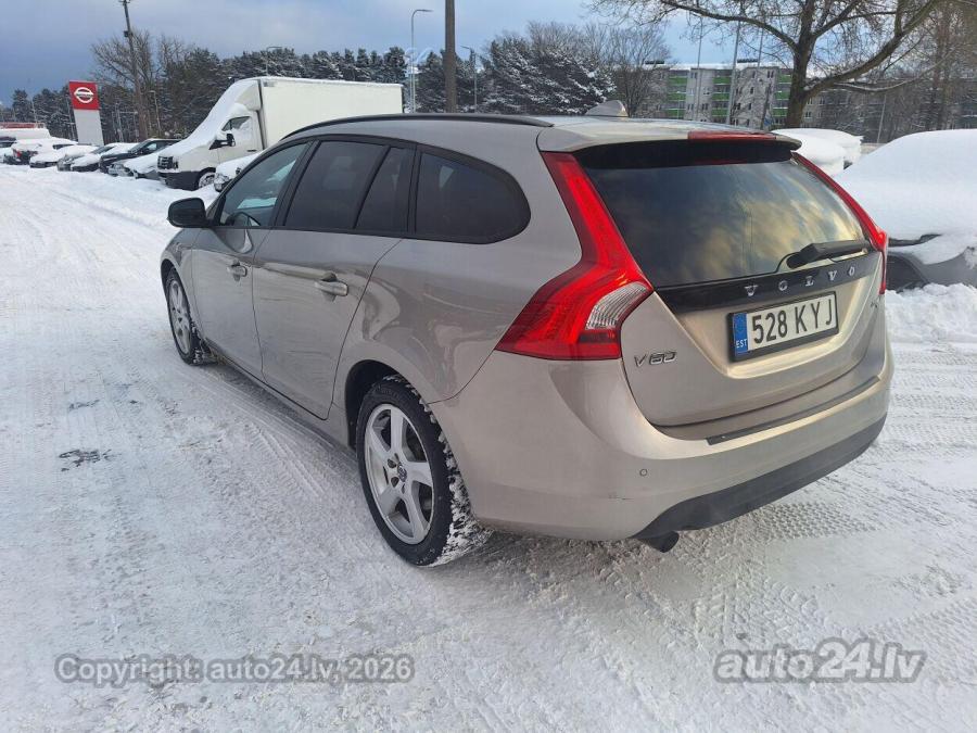 Pelēks Volvo V60 2012 Tallina, ar dzinēja tilpumu 1.60 L un nobraukumu 0 tūkst. km par 4890 €, foto 4 vietnē AUTOMOTO.COM.LV