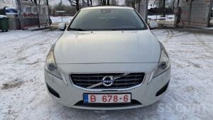 Pelēks Volvo V60 2012 Ogre, ar dzinēja tilpumu 2.00 L un nobraukumu 272 tūkst. km par 5950 €, foto 3 vietnē AUTOMOTO.COM.LV