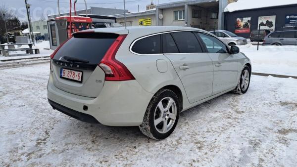 Pelēks Volvo V60 2012 Ogre, ar dzinēja tilpumu 2.00 L un nobraukumu 272 tūkst. km par 5950 €, foto 4 vietnē AUTOMOTO.COM.LV