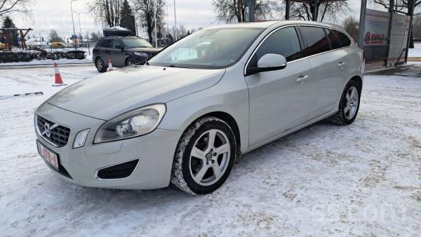 Pelēks Volvo V60 2012 Ogre, ar dzinēja tilpumu 2.00 L un nobraukumu 272 tūkst. km par 5950 €, foto 5 vietnē AUTOMOTO.COM.LV