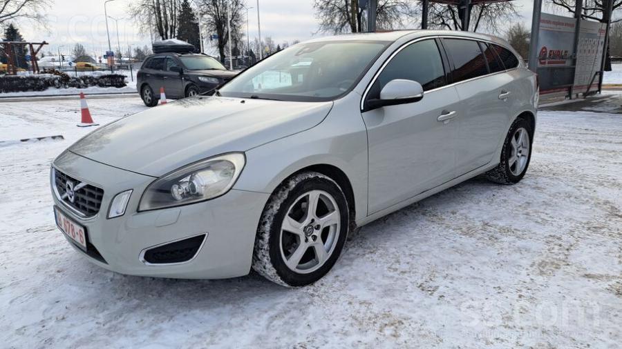 Pelēks Volvo V60 2012 Ogre, ar dzinēja tilpumu 2.00 L un nobraukumu 272 tūkst. km par 5950 €, foto 5 vietnē AUTOMOTO.COM.LV