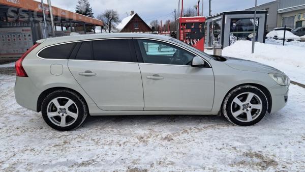 Pelēks Volvo V60 2012 Ogre, ar dzinēja tilpumu 2.00 L un nobraukumu 272 tūkst. km par 5950 €, foto 6 vietnē AUTOMOTO.COM.LV