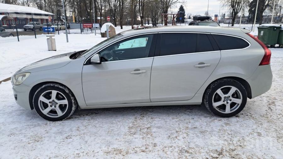 Pelēks Volvo V60 2012 Ogre, ar dzinēja tilpumu 2.00 L un nobraukumu 272 tūkst. km par 5950 €, foto 8 vietnē AUTOMOTO.COM.LV
