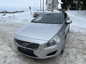Pelēks Volvo V60 2012 Telšiai, ar dzinēja tilpumu 2.40 L un nobraukumu 260 tūkst. km par 6500 €, foto 3 vietnē AUTOMOTO.COM.LV