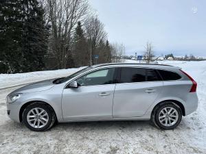 Pelēks Volvo V60 2012 Telšiai, ar dzinēja tilpumu 2.40 L un nobraukumu 260 tūkst. km par 6500 €, foto 4 vietnē AUTOMOTO.COM.LV