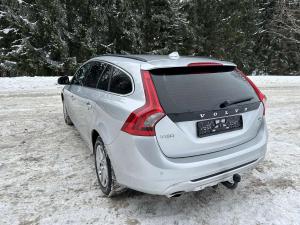 Pelēks Volvo V60 2012 Telšiai, ar dzinēja tilpumu 2.40 L un nobraukumu 260 tūkst. km par 6500 €, foto 5 vietnē AUTOMOTO.COM.LV