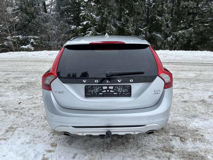 Pelēks Volvo V60 2012 Telšiai, ar dzinēja tilpumu 2.40 L un nobraukumu 260 tūkst. km par 6500 €, foto 6 vietnē AUTOMOTO.COM.LV