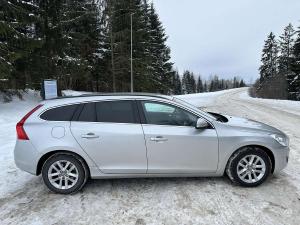 Pelēks Volvo V60 2012 Telšiai, ar dzinēja tilpumu 2.40 L un nobraukumu 260 tūkst. km par 6500 €, foto 8 vietnē AUTOMOTO.COM.LV