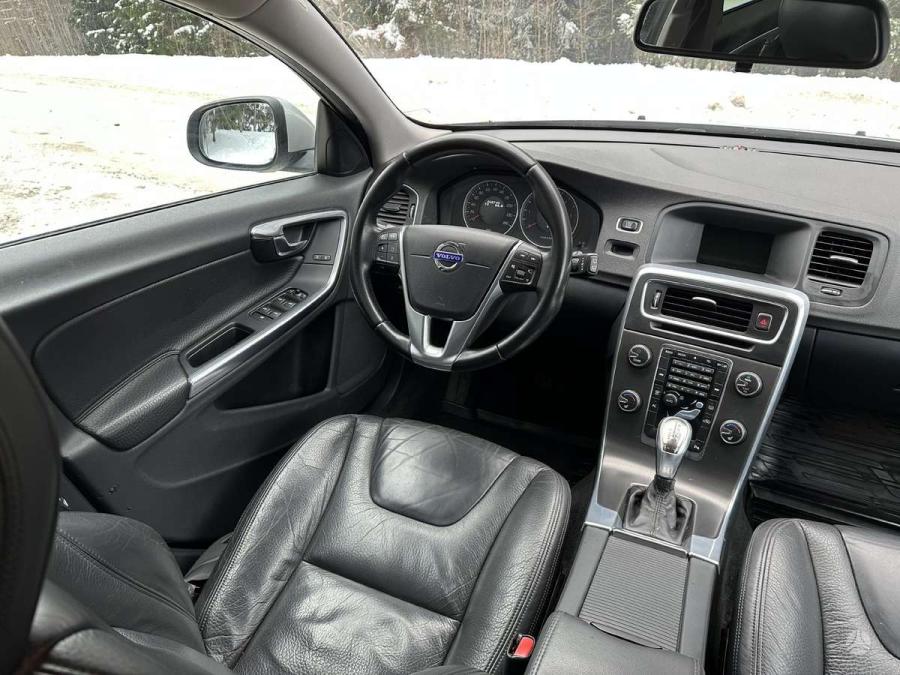 Pelēks Volvo V60 2012 Telšiai, ar dzinēja tilpumu 2.40 L un nobraukumu 260 tūkst. km par 6500 €, foto 11 vietnē AUTOMOTO.COM.LV