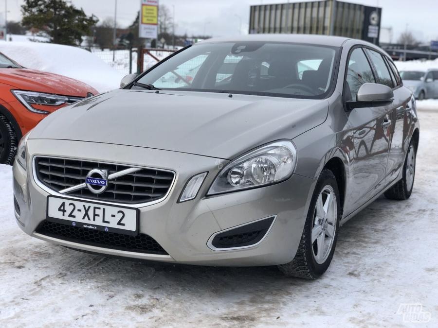 Grey Volvo V60 2012 in Klaipeda, with an engine capacity of 1.60 L and mileage of 247 thousand km for 4800 €, photo 1 on AUTOMOTO.COM.LV