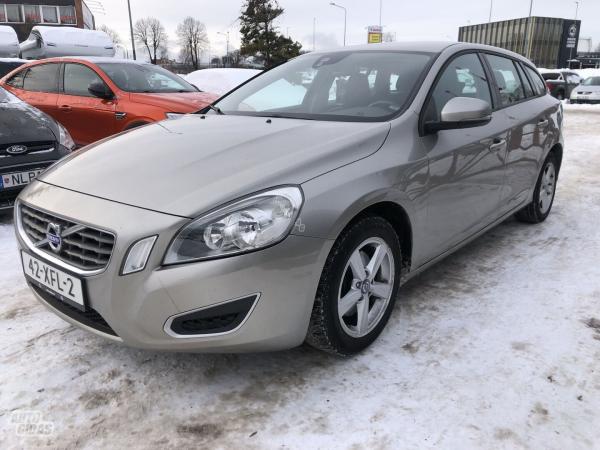 Grey Volvo V60 2012 in Klaipeda, with an engine capacity of 1.60 L and mileage of 247 thousand km for 4800 €, photo 3 on AUTOMOTO.COM.LV