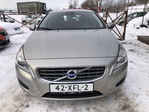 Grey Volvo V60 2012 in Klaipeda, with an engine capacity of 1.60 L and mileage of 247 thousand km for 4800 €, photo 4 on AUTOMOTO.COM.LV