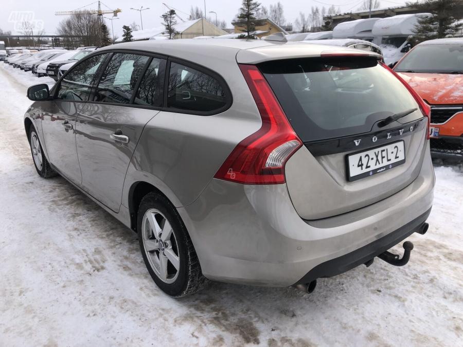 Grey Volvo V60 2012 in Klaipeda, with an engine capacity of 1.60 L and mileage of 247 thousand km for 4800 €, photo 6 on AUTOMOTO.COM.LV