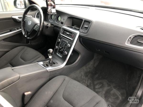 Grey Volvo V60 2012 in Klaipeda, with an engine capacity of 1.60 L and mileage of 247 thousand km for 4800 €, photo 9 on AUTOMOTO.COM.LV