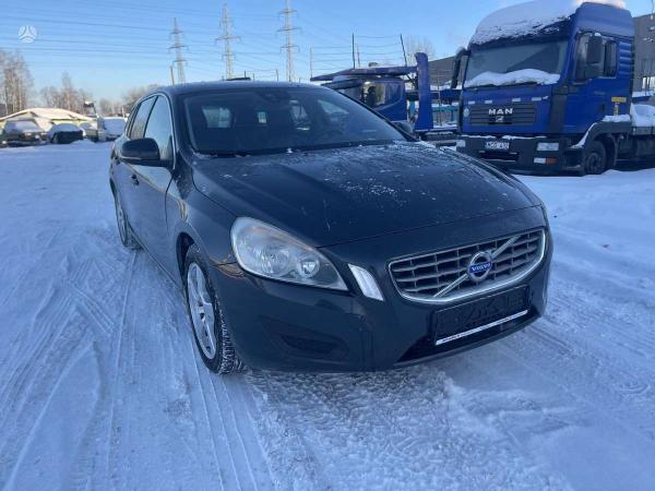 Grey Volvo V60 2012 in Kaunas, with an engine capacity of 2.40 L and mileage of 277 thousand km for 5750 €, photo 1 on AUTOMOTO.COM.LV