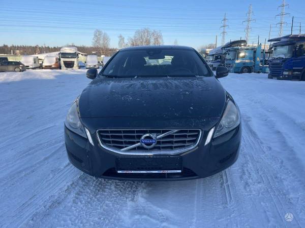 Grey Volvo V60 2012 in Kaunas, with an engine capacity of 2.40 L and mileage of 277 thousand km for 5750 €, photo 4 on AUTOMOTO.COM.LV