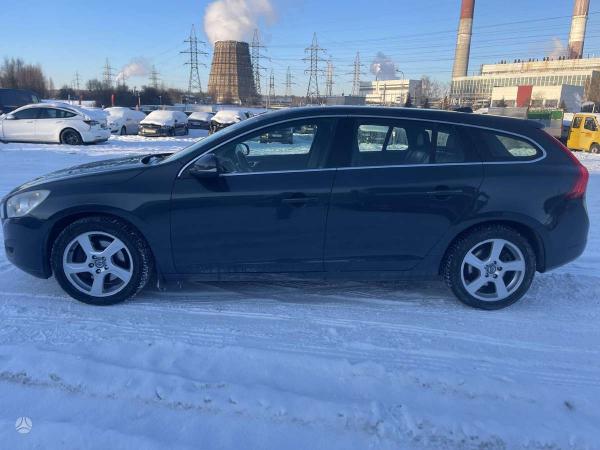 Grey Volvo V60 2012 in Kaunas, with an engine capacity of 2.40 L and mileage of 277 thousand km for 5750 €, photo 8 on AUTOMOTO.COM.LV