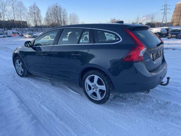 Grey Volvo V60 2012 in Kaunas, with an engine capacity of 2.40 L and mileage of 277 thousand km for 5750 €, photo 9 on AUTOMOTO.COM.LV