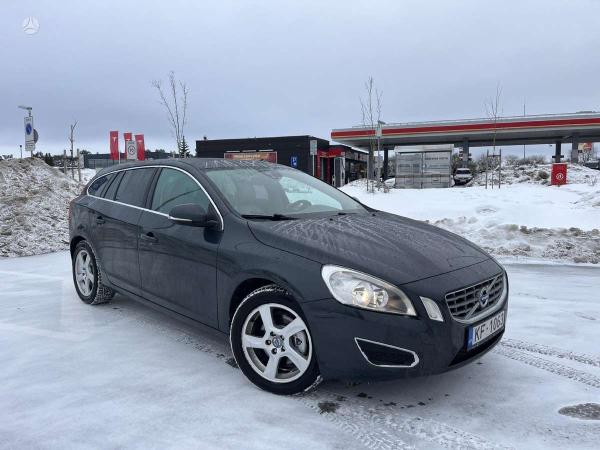 Grey Volvo V60 2012 in Trakai, with an engine capacity of 1.98 L and mileage of 321 thousand km for 3999 €, photo 1 on AUTOMOTO.COM.LV