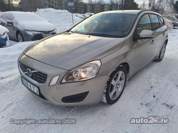 Grey Volvo V60 2012 in Tallinn, with an engine capacity of 1.60 L and mileage of 0 thousand km for 5490 €, photo 1 on AUTOMOTO.COM.LV