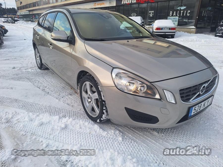 Grey Volvo V60 2012 in Tallinn, with an engine capacity of 1.60 L and mileage of 0 thousand km for 5490 €, photo 2 on AUTOMOTO.COM.LV