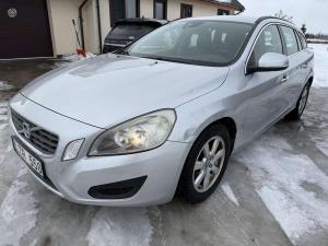 Grey Volvo V60 2012 in Vilnius, with an engine capacity of 1.98 L and mileage of 414 thousand km for 4250 €, photo 2 on AUTOMOTO.COM.LV