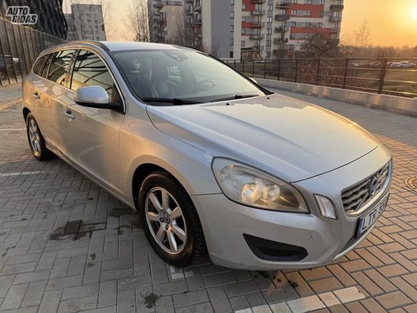 Grey Volvo V60 2012 in Vilnius, with an engine capacity of 2.00 L and mileage of 414 thousand km for 3799 €, photo 1 on AUTOMOTO.COM.LV
