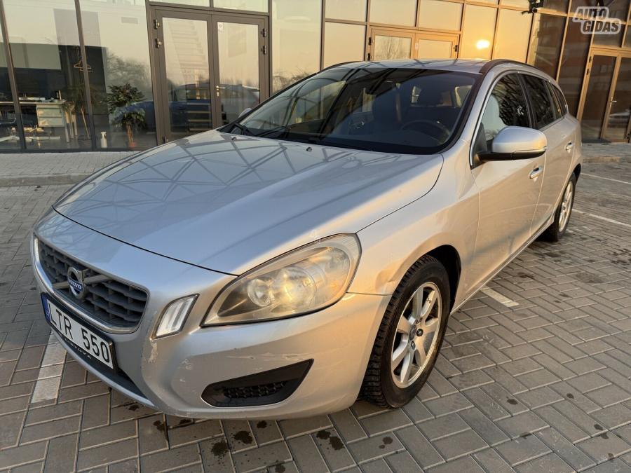 Grey Volvo V60 2012 in Vilnius, with an engine capacity of 2.00 L and mileage of 414 thousand km for 3799 €, photo 2 on AUTOMOTO.COM.LV