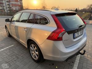 Grey Volvo V60 2012 in Vilnius, with an engine capacity of 2.00 L and mileage of 414 thousand km for 3799 €, photo 4 on AUTOMOTO.COM.LV